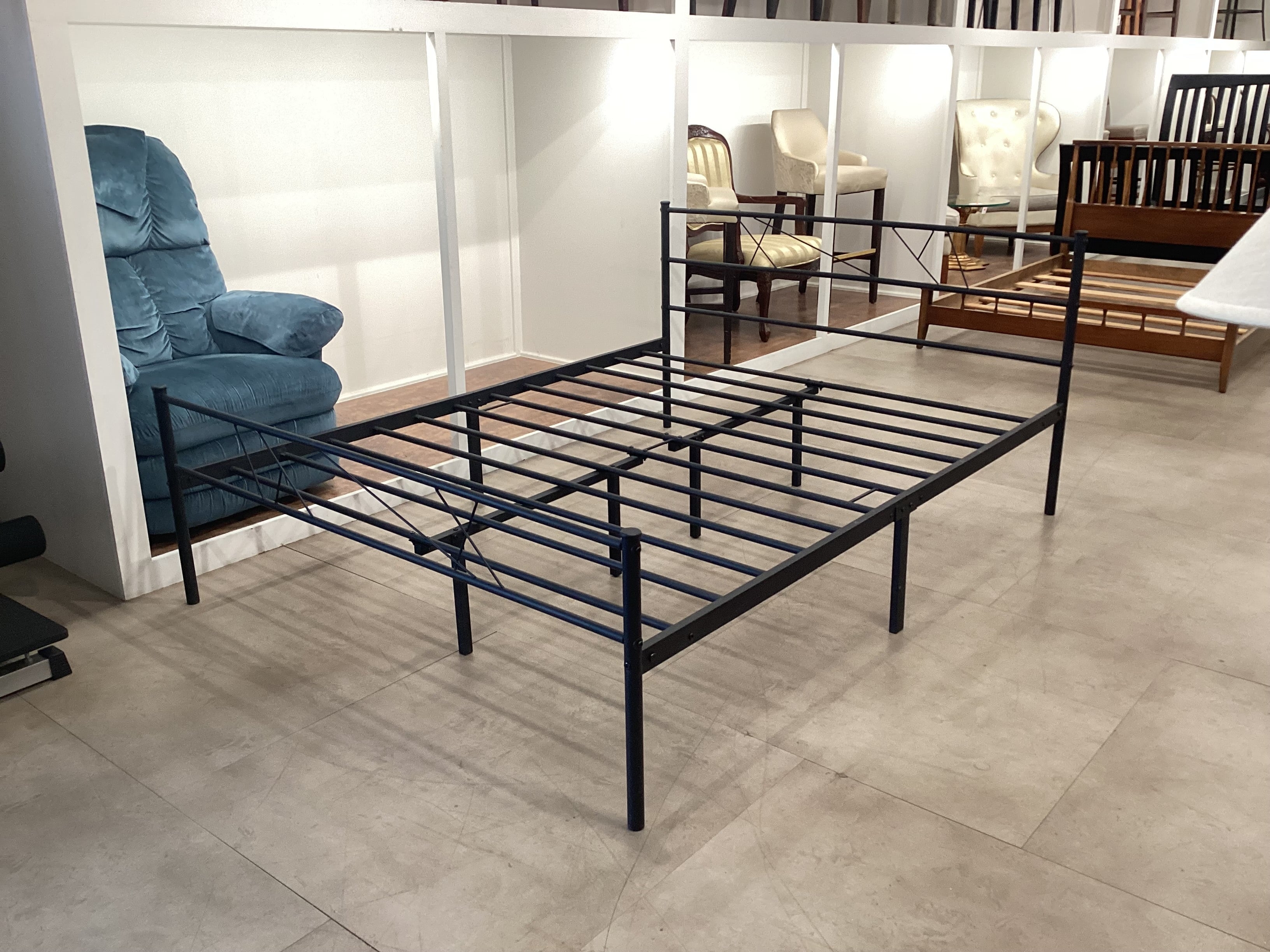 Queen Metal Platform Frame (B093) – TOSA Furniture Boutique